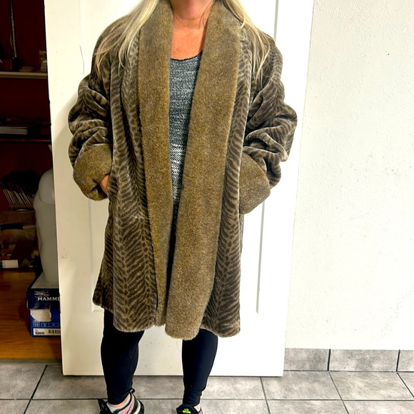 Jackets & Coats | Vintage Monterey Fashions Long Medium Faux Fur Animal ...